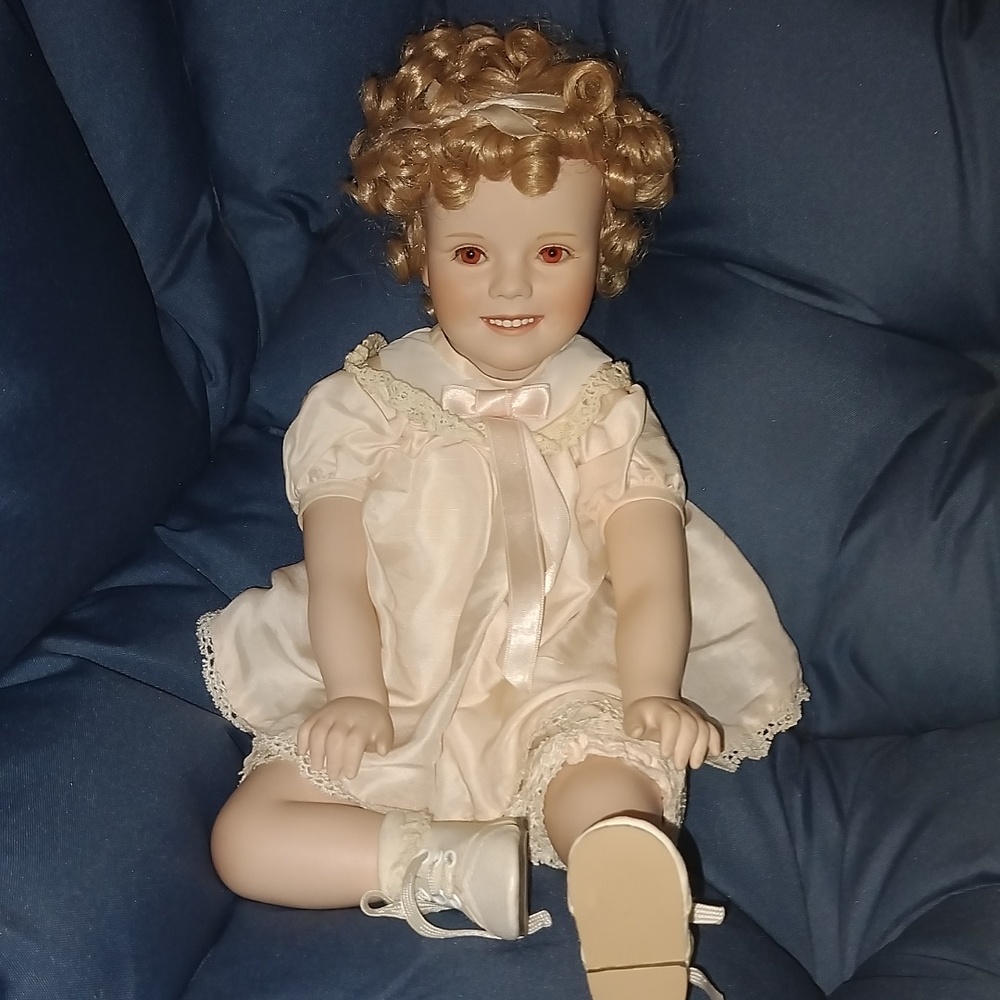 Shirley Temple Vintage Porcelain Beautiful Doll Light… - Gem
